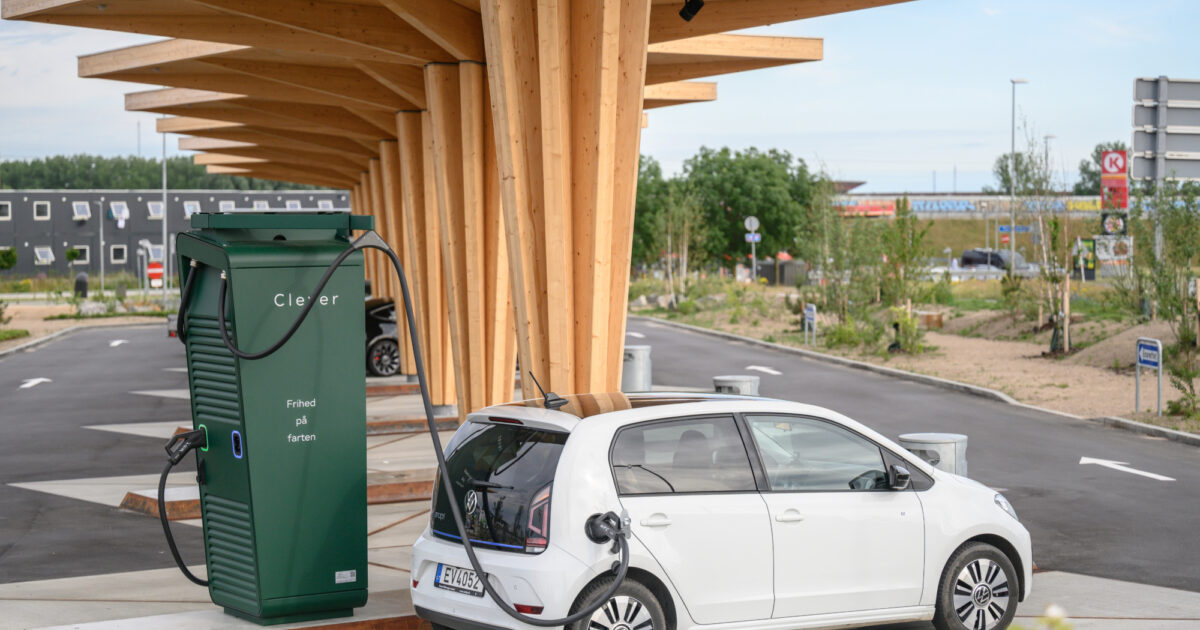 Flink meer laadpalen en waterstofvulpunten langs Europese snelwegen ...