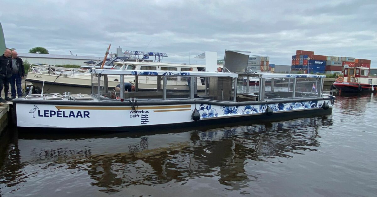 Stille elektrische waterbus vult openbaar vervoer Delft aan | Change Inc.