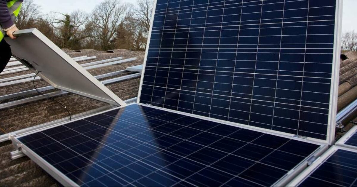 Zelfstroom: € 100 mln voor leasezonnepanelen | Change Inc.