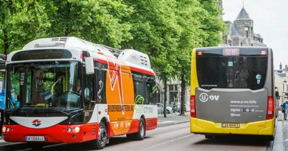 Elektrische bus laadt op met stroomnetwerk van tram | Change Inc.