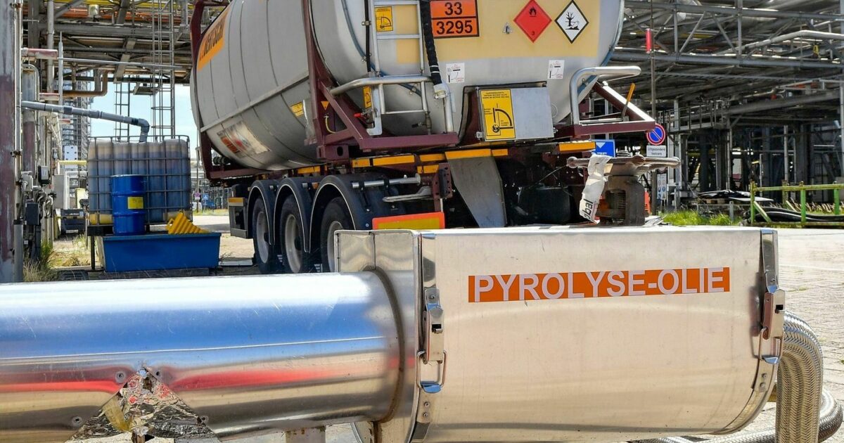 Miljoeneninvestering voor Rotterdamse fabriek die olie maakt uit gerecycled plastic | Change Inc.