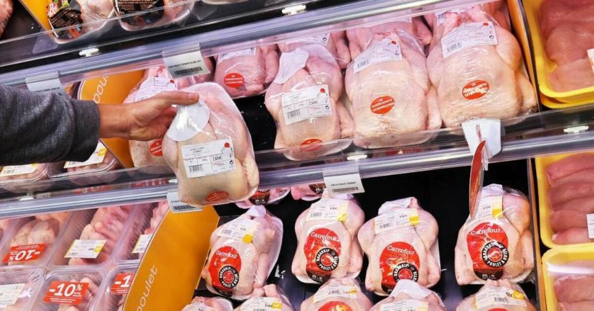 Carrefour verpakt vlees en kaas in bakjes van klant zelf | Change Inc.