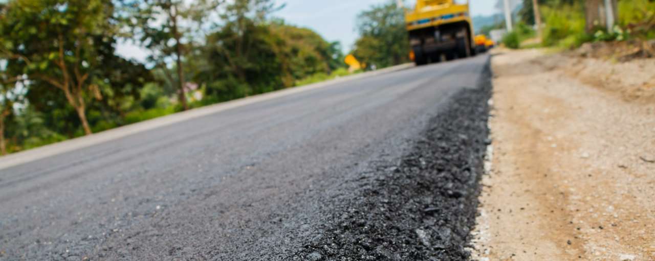Ouderkerk krijgt eerste weg met deklaag van gerecycled asfalt | Change Inc.